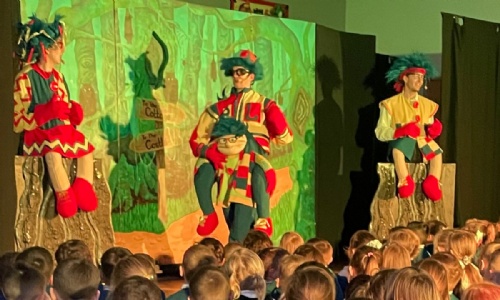 Dallimore Primary and Nursery School - Snow White and the forest people